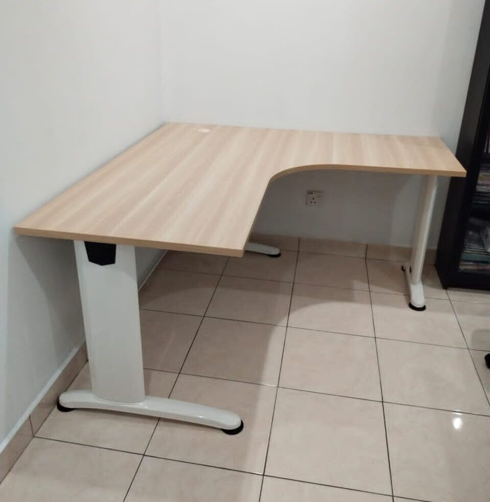 L Shape Office Table V-BL 1515/1815 – J Metal Leg | Boras Ash