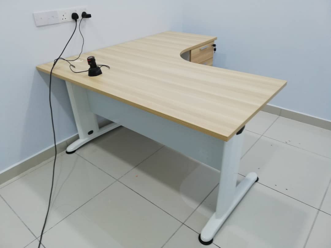 L Shape Office Table V-BL 1515/1815–3D – J Leg + 2D1F Drawer