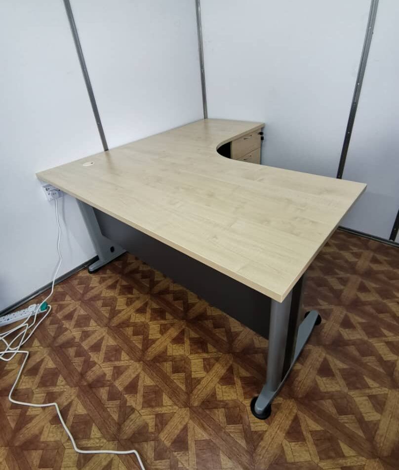 L Shape Office Table V-TL 1515/1815-3D – J Leg + Pedestal