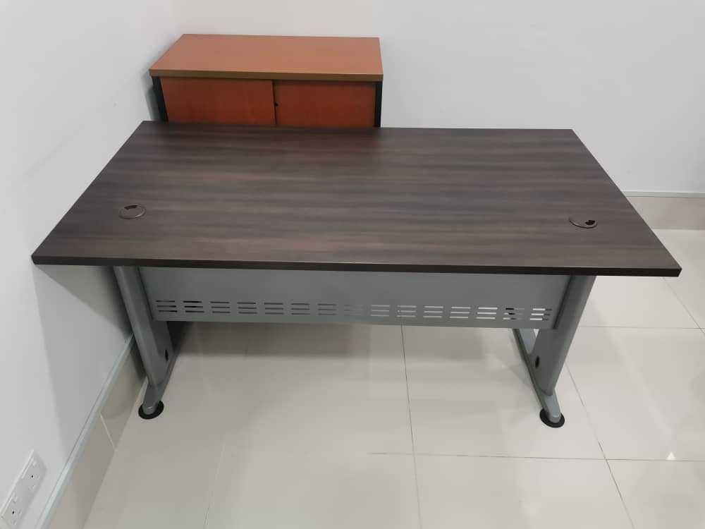 Office Table with J Metal Leg – V-QT 128/158/188 | 4–6 Feet