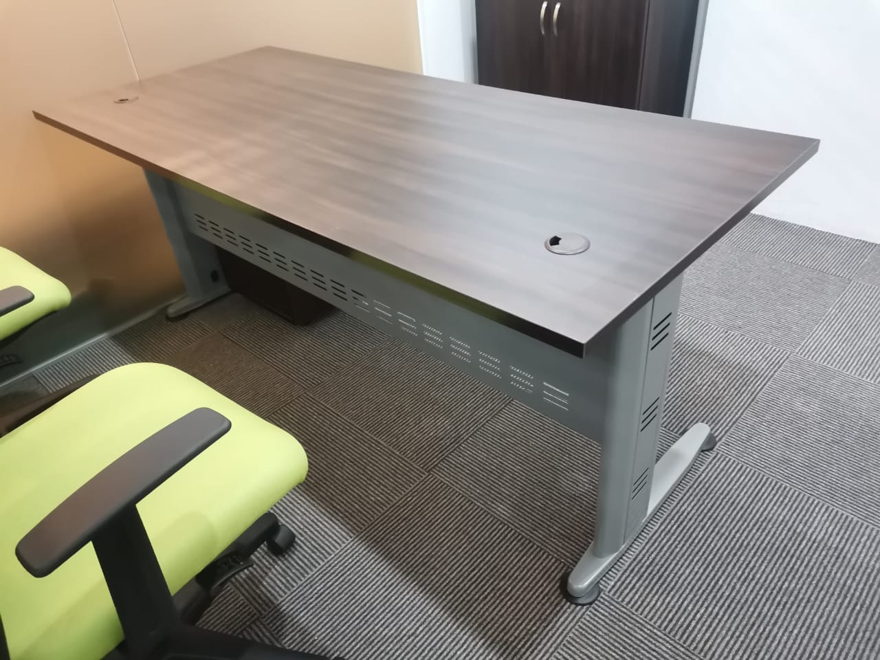 Office Table with J Metal Leg – V-QT 128/158/188 | 4–6 Feet