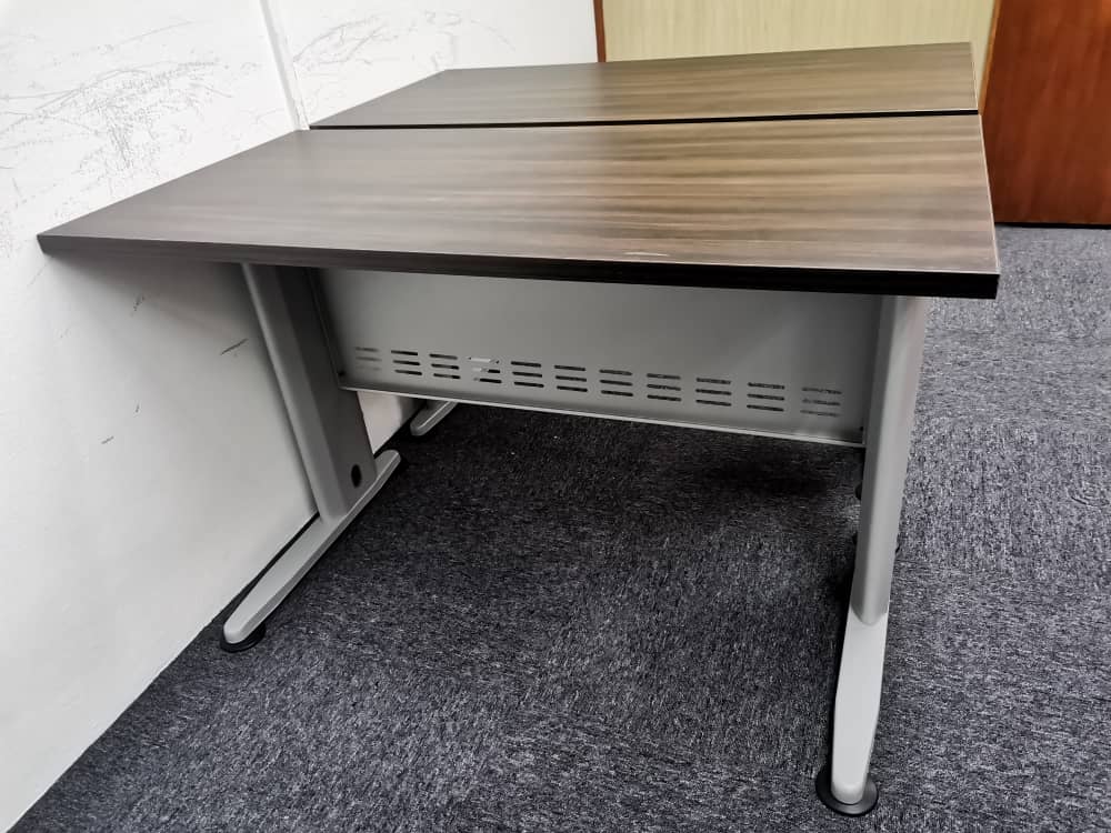 Office Table with J Metal Leg – V-QT 128/158/188 | 4–6 Feet