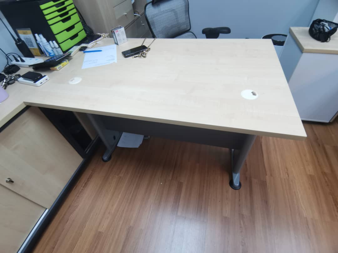 Office Table with J Metal Leg – V-TT 128/158/188 | 4–6 Feet