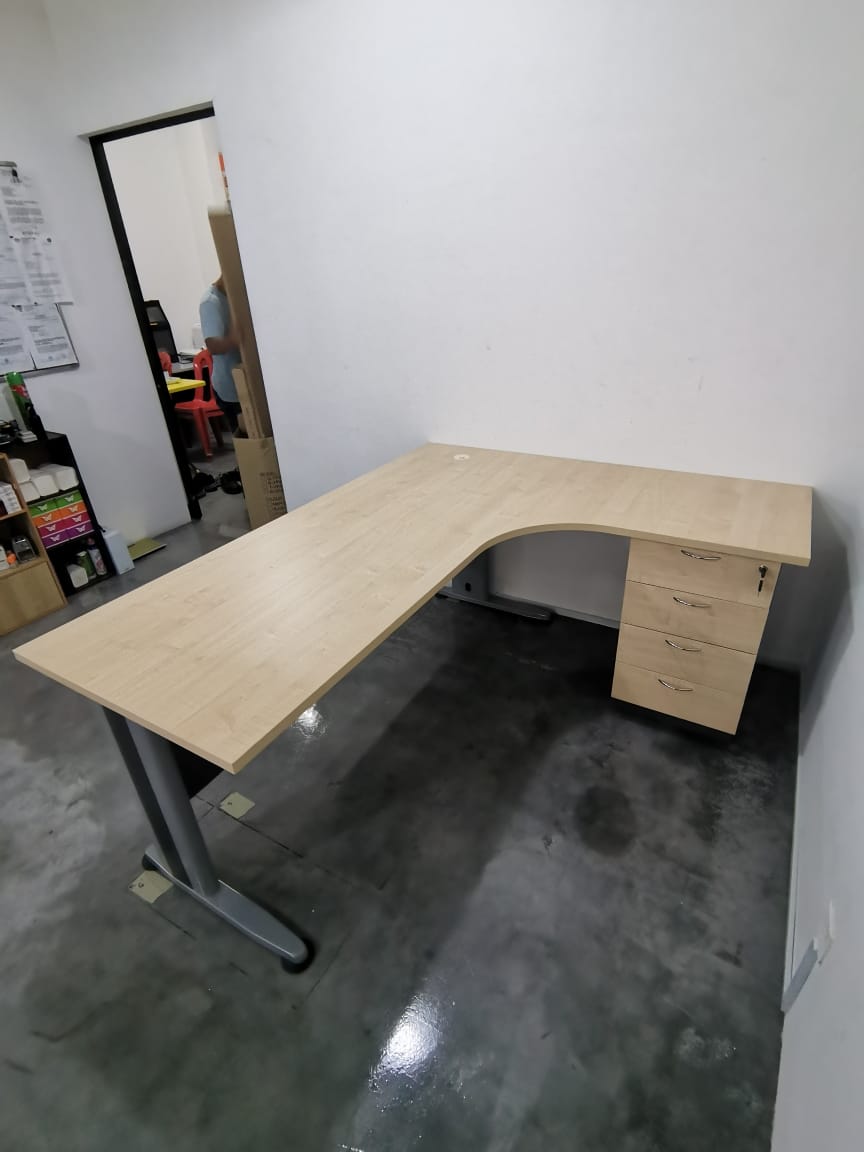 L Shape Office Table V-TL 1515/1815-4D – J Leg + 4D Drawer