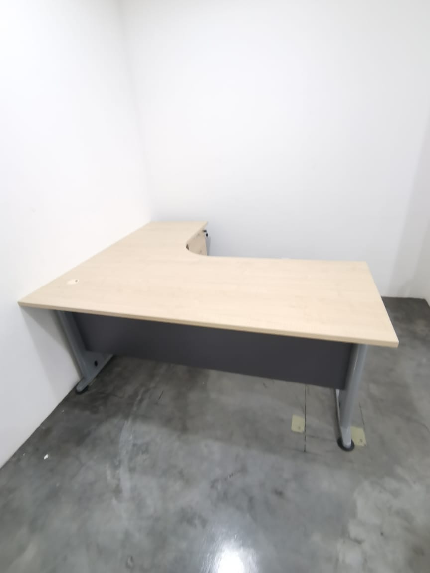 L Shape Office Table V-TL 1515/1815-3D – J Leg + Pedestal