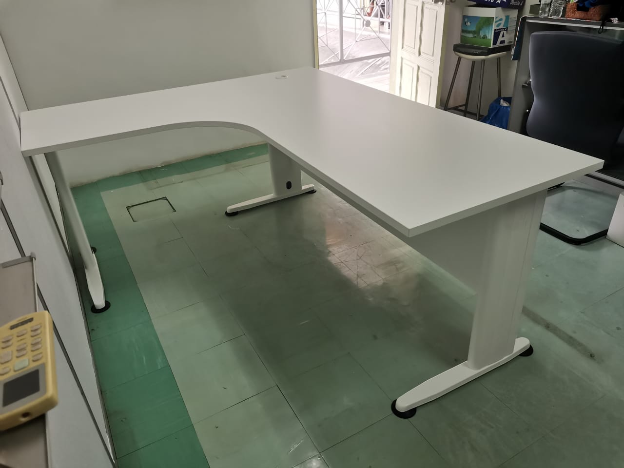 L Shape Office Table F1-JL 1515/1815 – J Metal Leg | Pre-Order